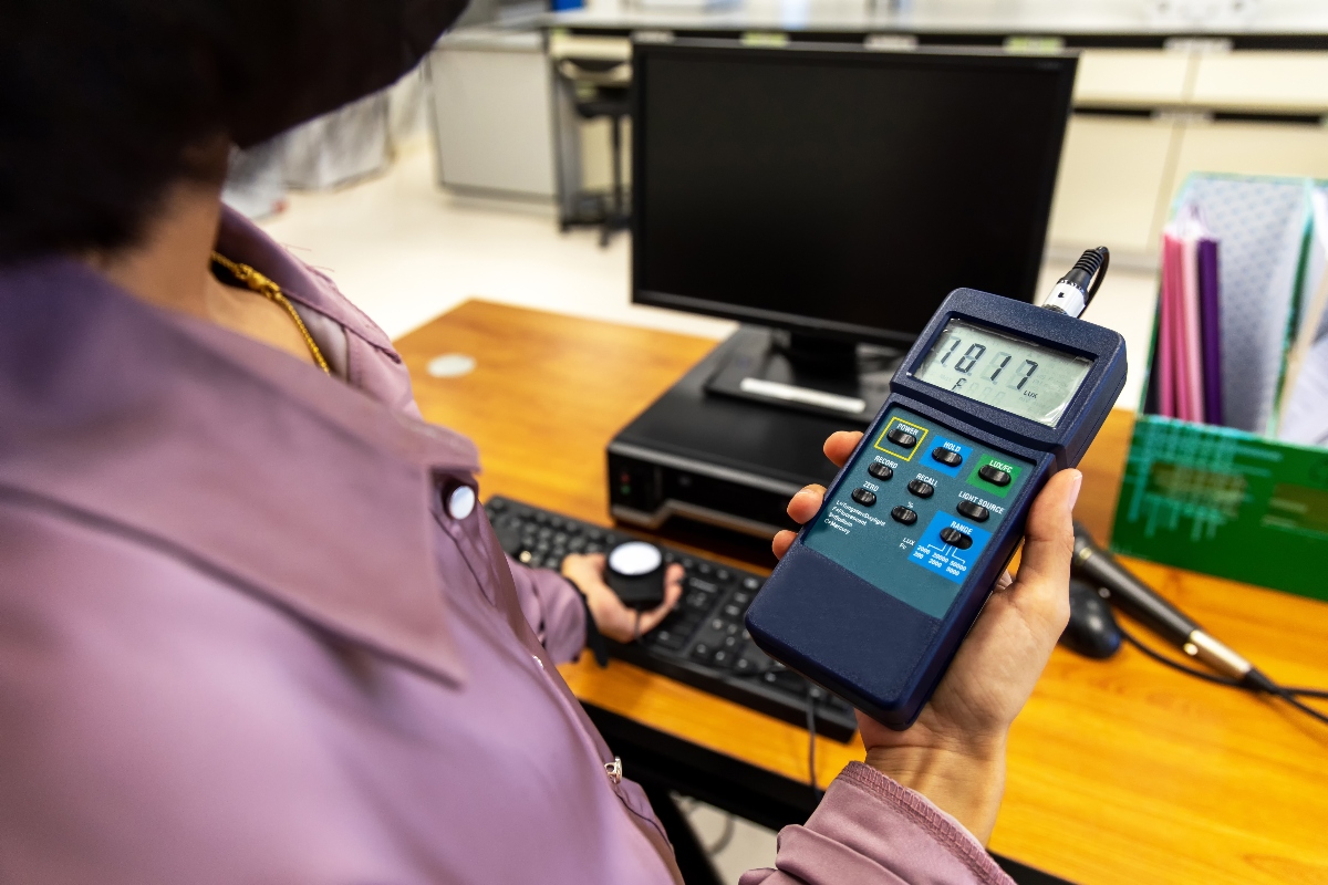 Adapting lux meter calibration for diverse light sources