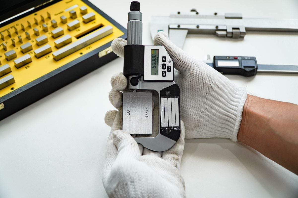 What are the different methods of instrument calibration?